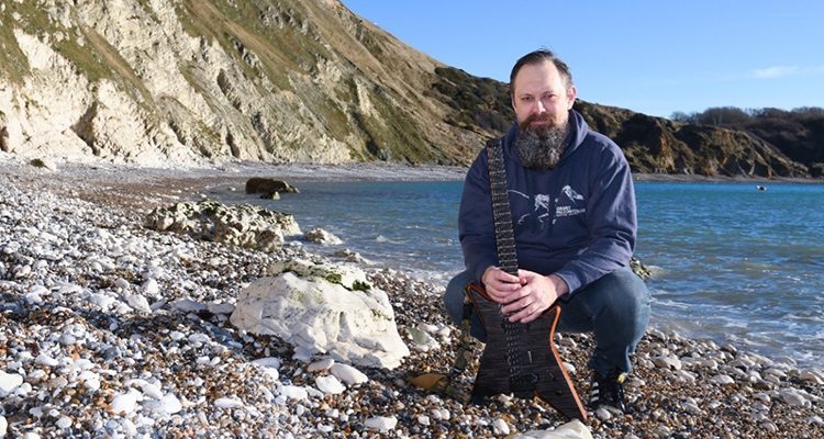 Charlie Griffiths: Δημοσιεύει το ομότιτλο κομμάτι του προσωπικού του ...